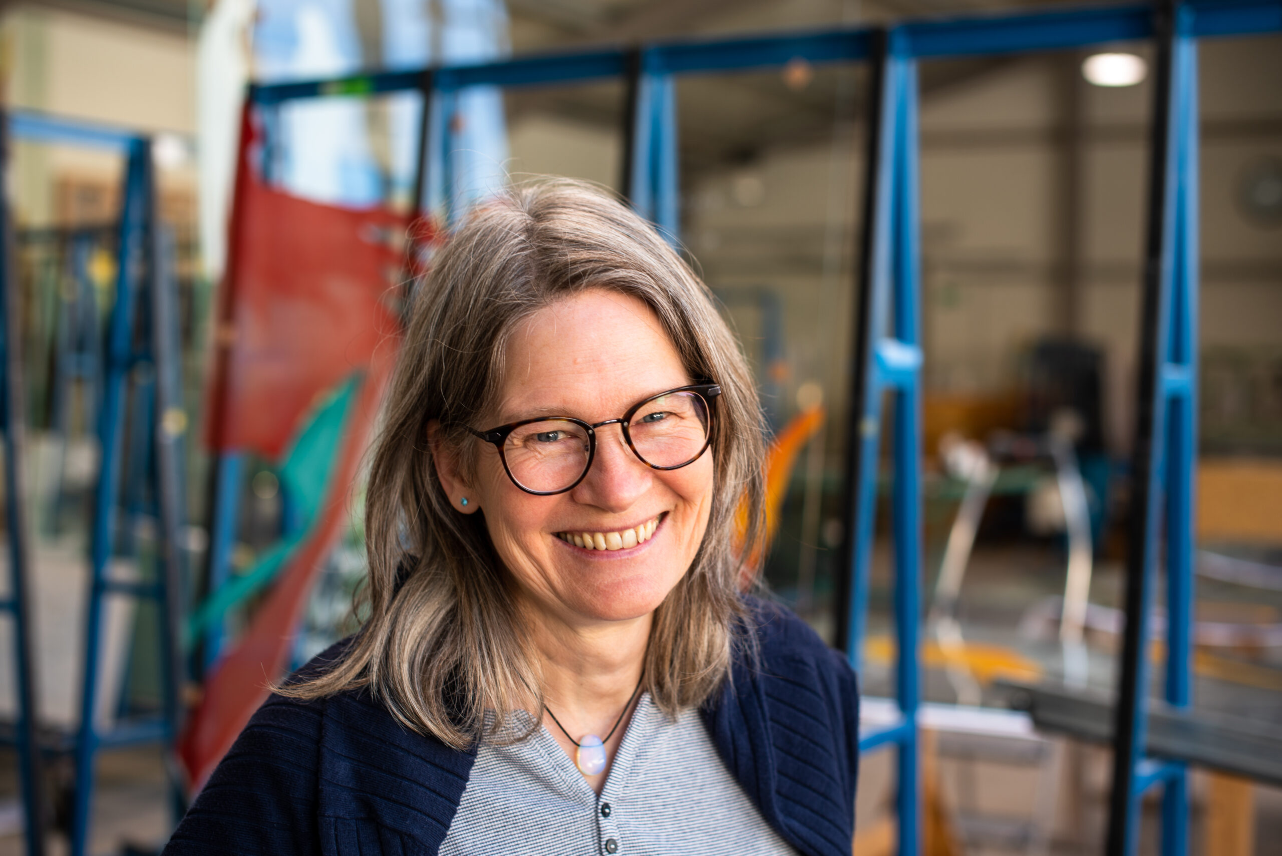 Räume zum Aufatmen: Die Kirchenfenster von Angelika Weingardt