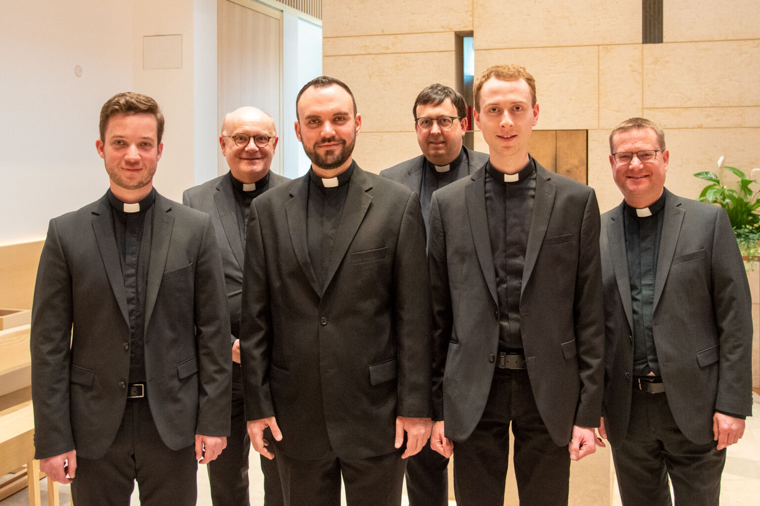 Drei Männer werden zu Diakonen geweiht