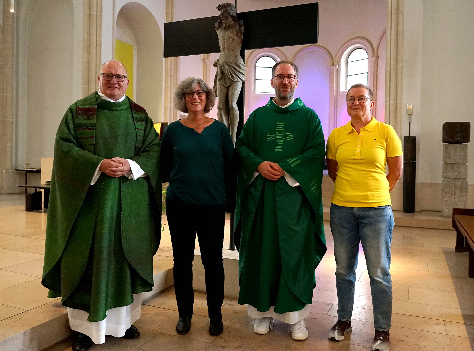 Heilig Kreuz-Kirche nach Brand wiedereröffnet