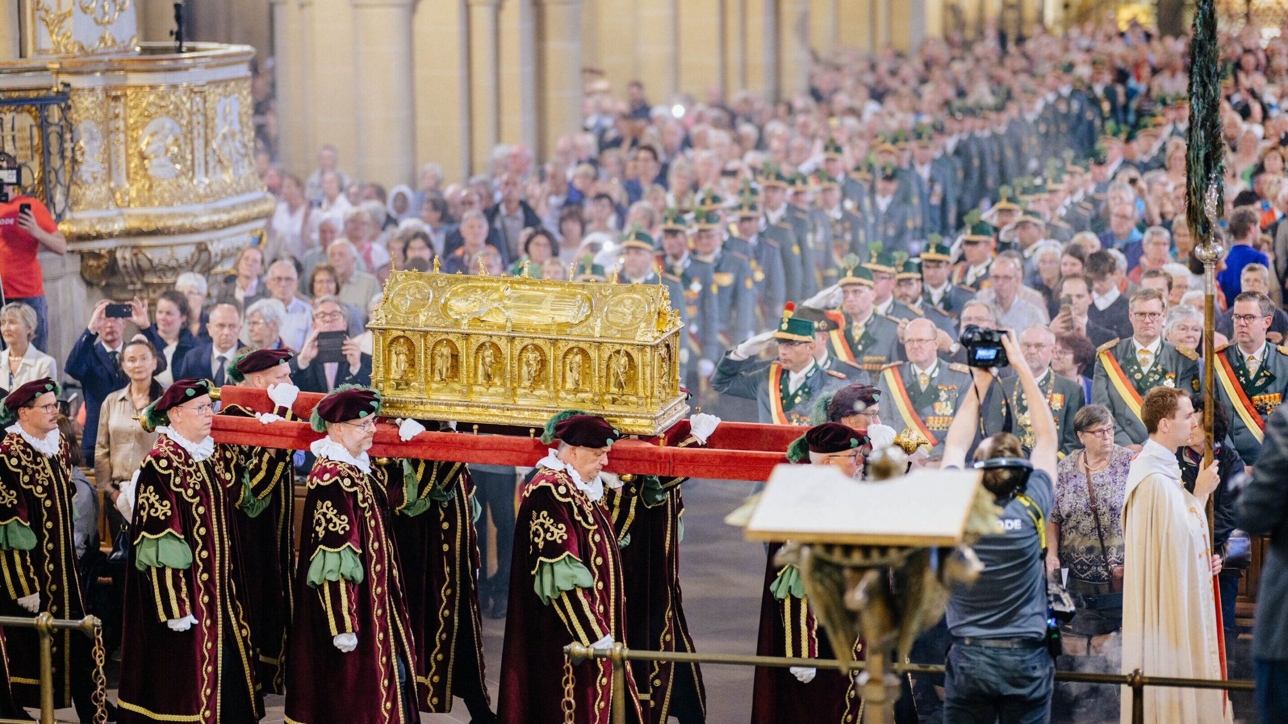 Liborius-Reliquien zurück in der Krypta des Domes