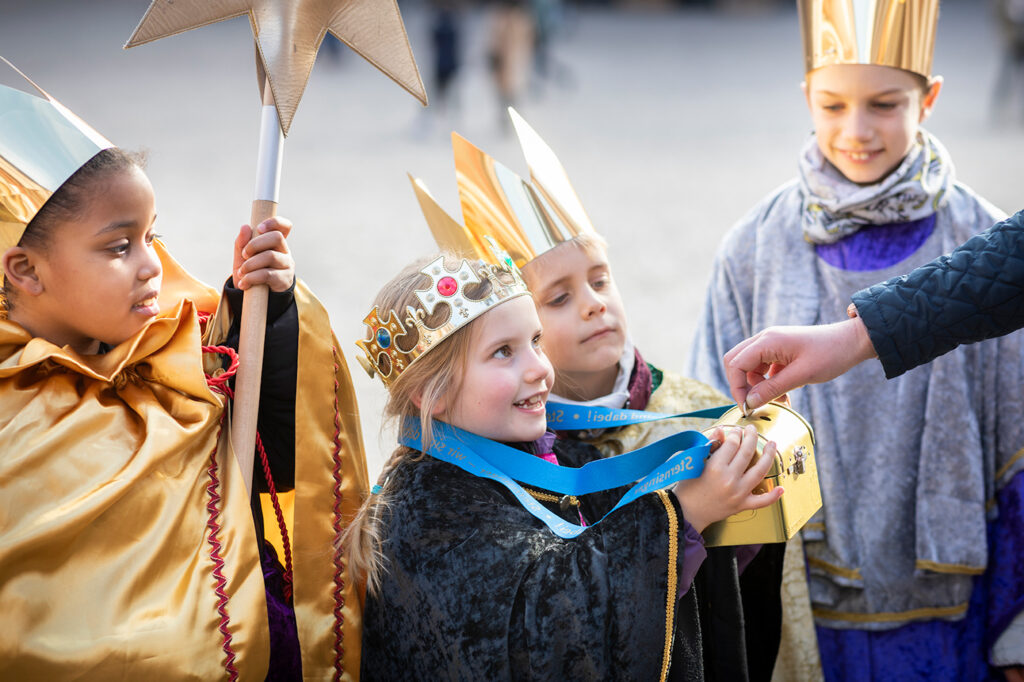 Die Sternsinger - Kinder helfen Kindern - Erzbistum Paderborn
