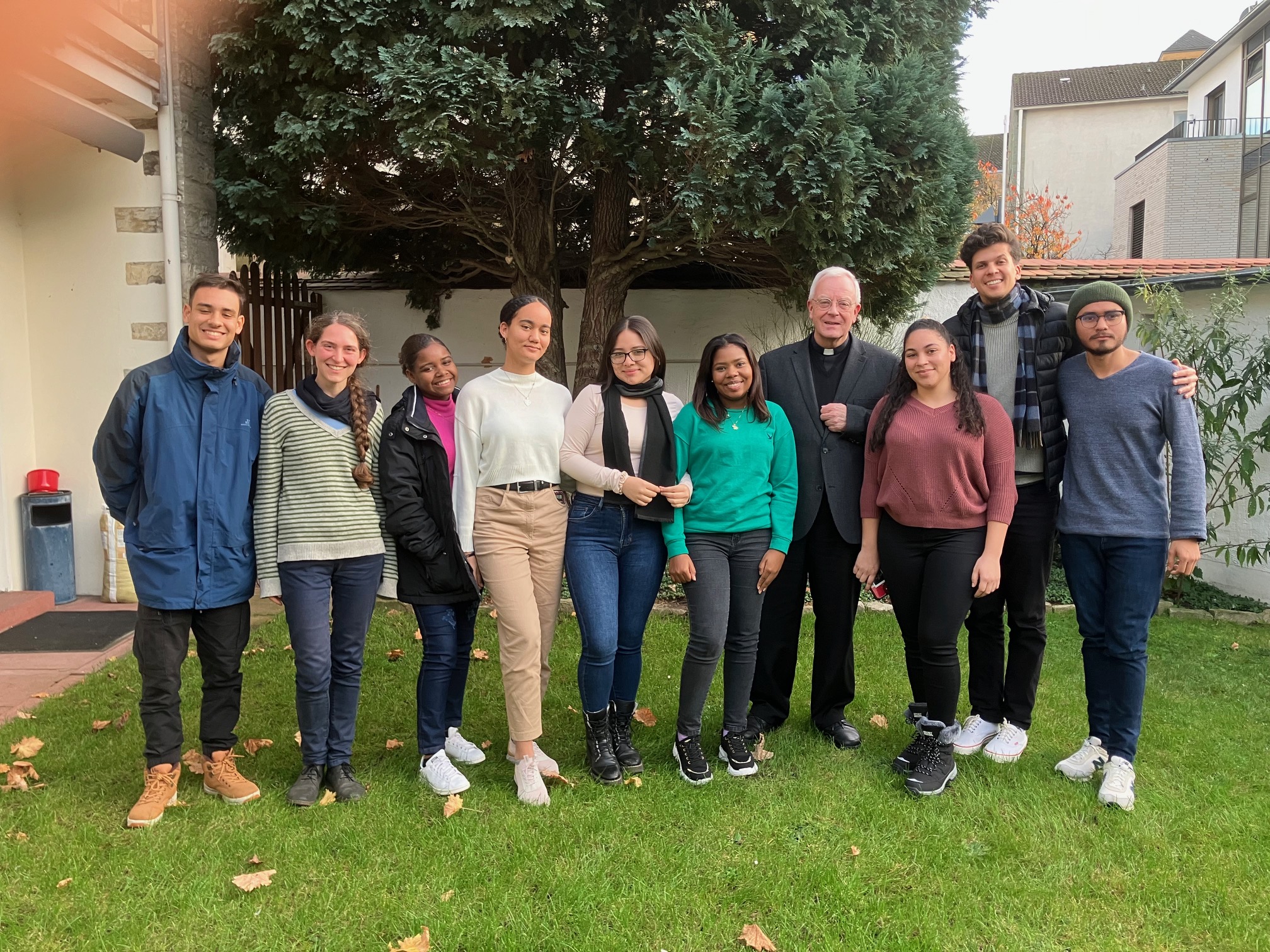 Weihbischof König begrüßt internationale Freiwillige